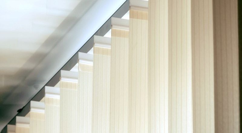 Le store trapèze : une solution idéale pour équiper vos fenêtres ...